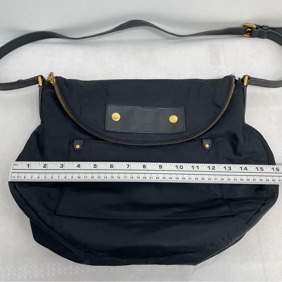 Marc Jacobs | Bags | Marc Jacobs New York Crossbody Purse Leather Trim ...
